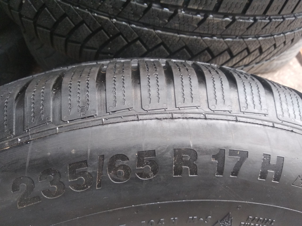 235 65 R17.