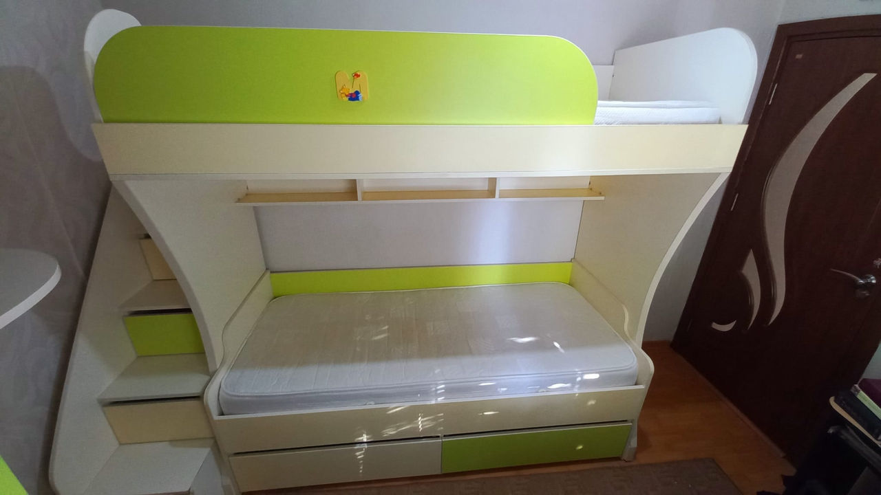 Vând pat pentru copii cu 2 nivele