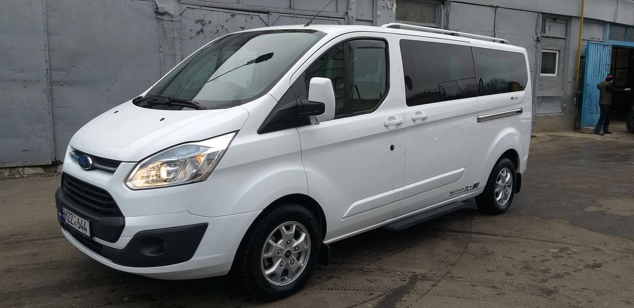 Ford custom 9 locuri