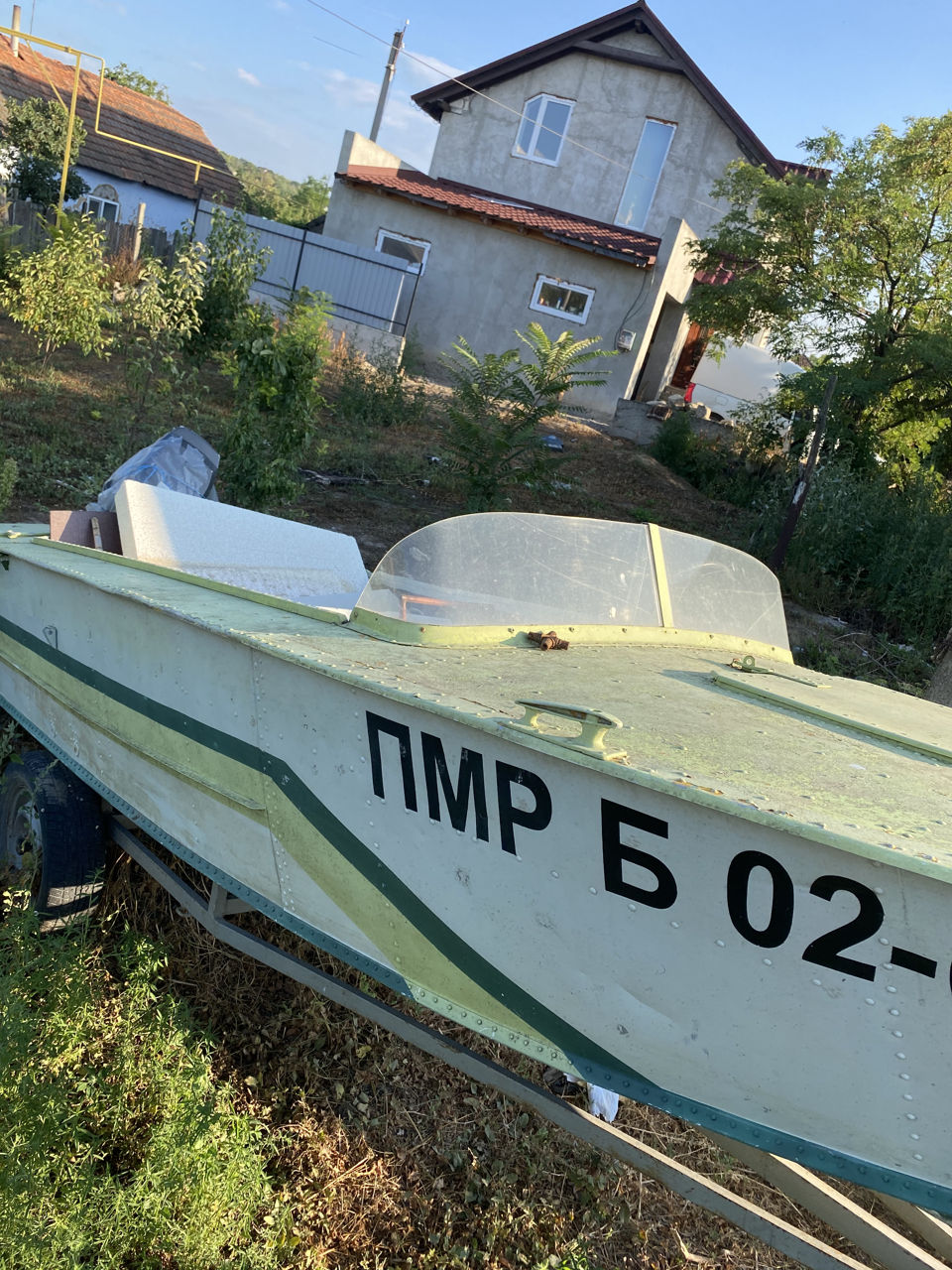 Vind barca de aliuminiu in stare buna, pentru vinatoare e taman ce trebuie