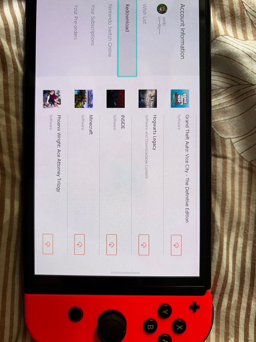 Vând Nintendo Switch OLED + account + cartridge-uri + husa