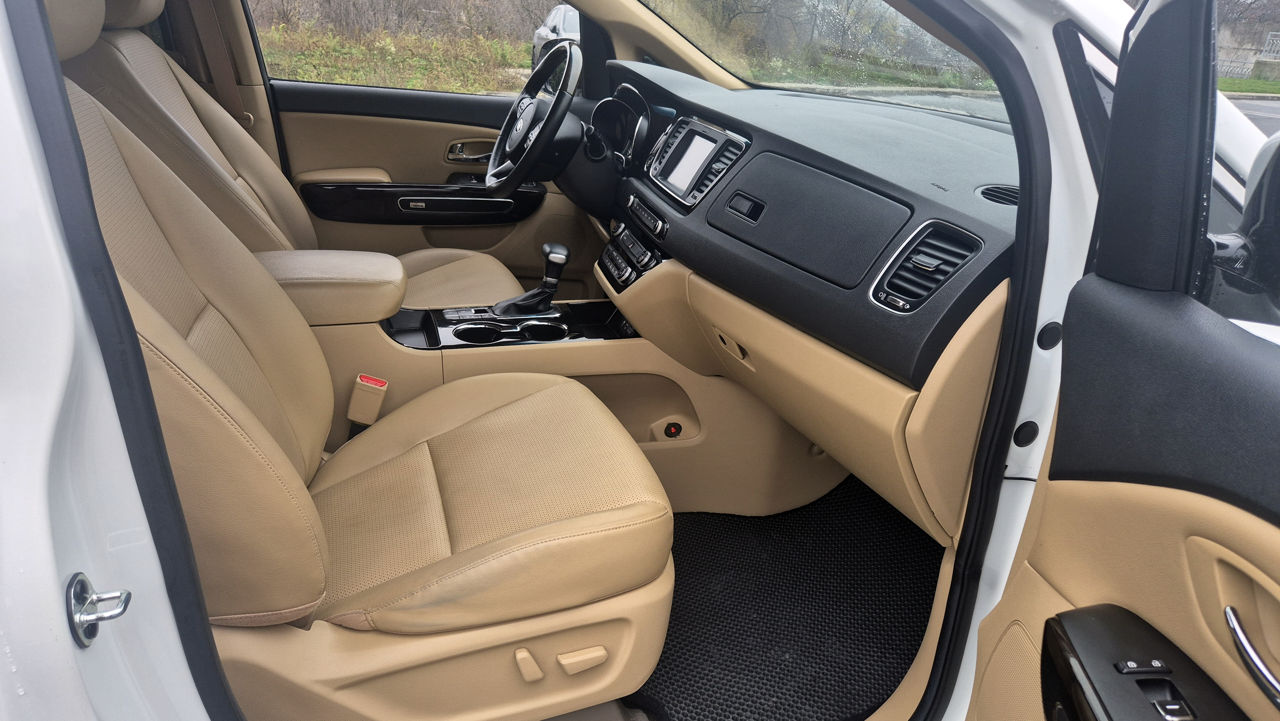 KIA Carnival an. 2020 cu rulaj 123000 km, Diesel, 21499