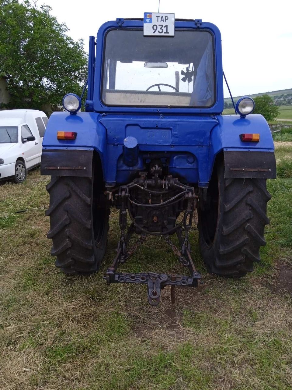 Tractor Mtz 82 cu remorcă, pres, greblă, coasă și plug