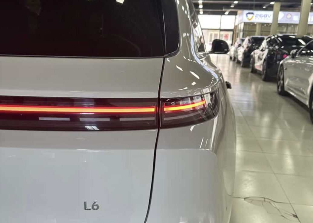 LiXiang L6 2024 г. с пробегом 5000 км, Плагин-гибрид, 29490