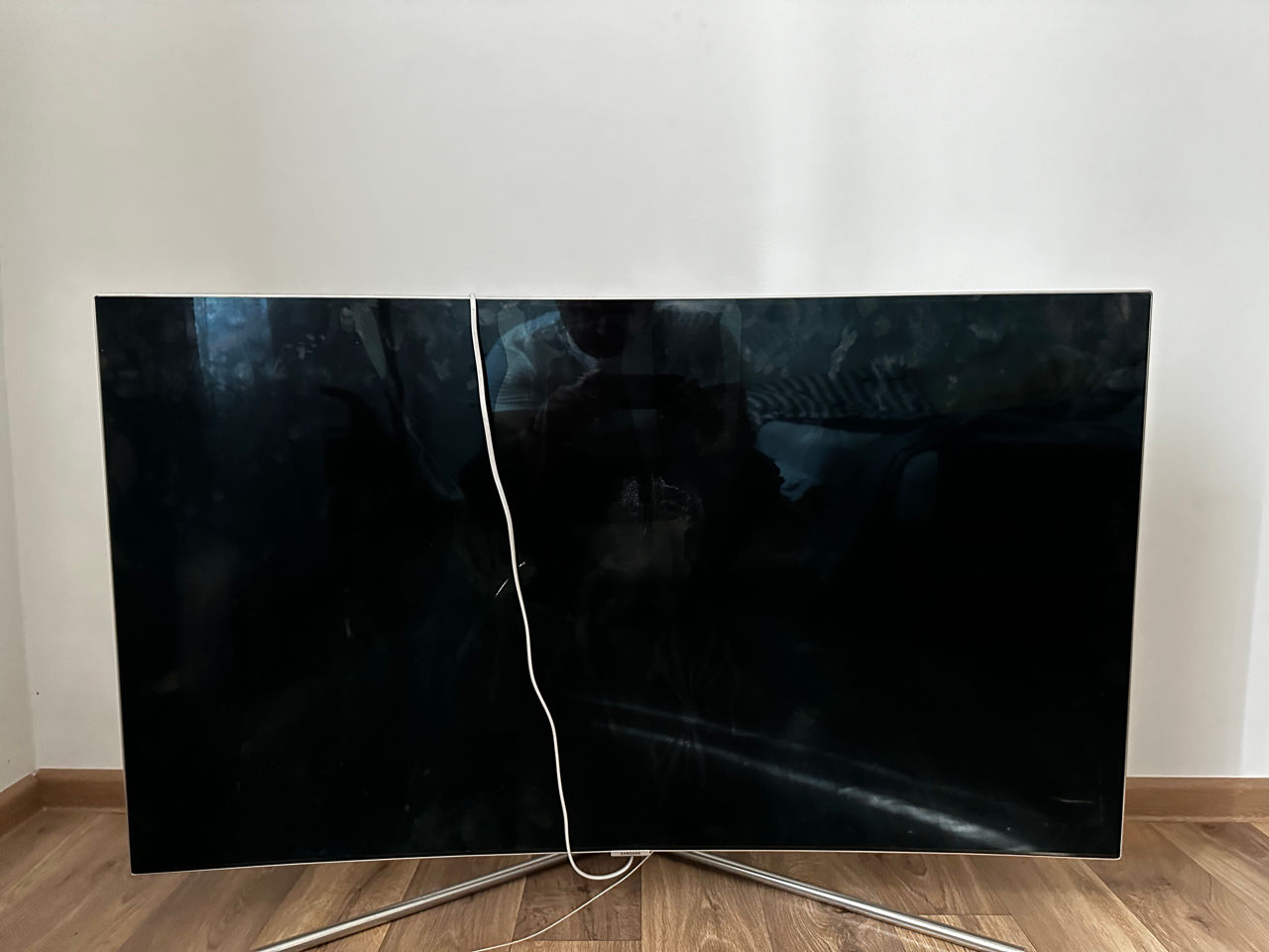 Vînd TV Samsung QLed ecran curbat 4K cu ecranul spart la PIESE!!!