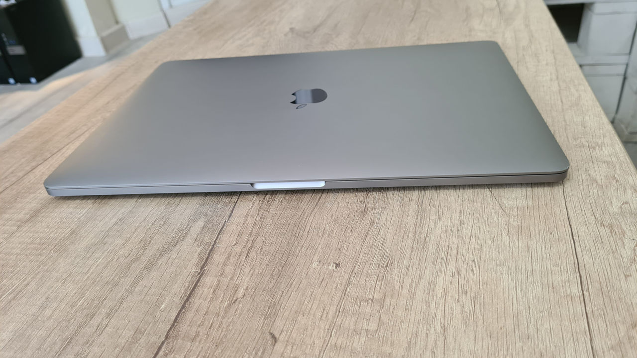 Macbook Pro 15 2019 (i9 16x 5.00Ghz, 32Gb, 512Gb, Radeon Pro 555X 4Gb)