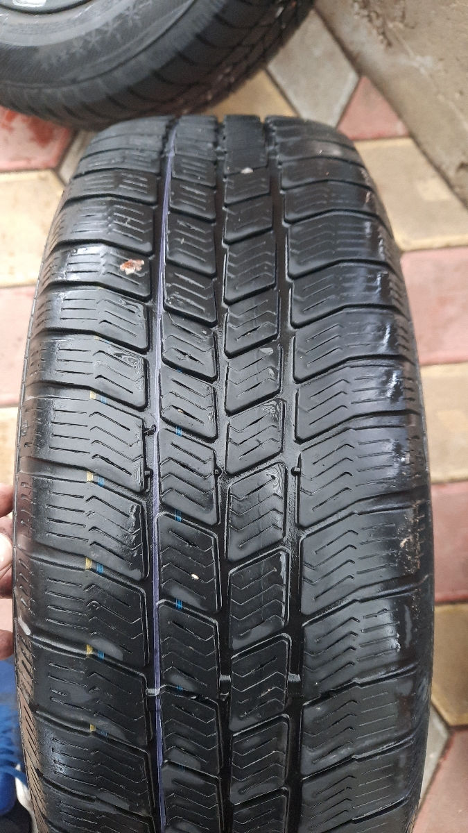 Vind 4 jante r15 tot cu anvelope de iarna 195 65 r15