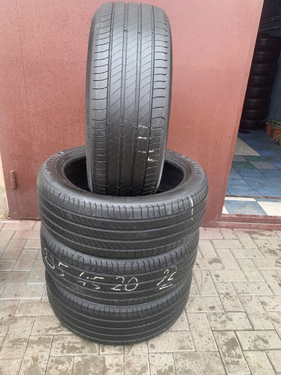 235/45/20 Michelin