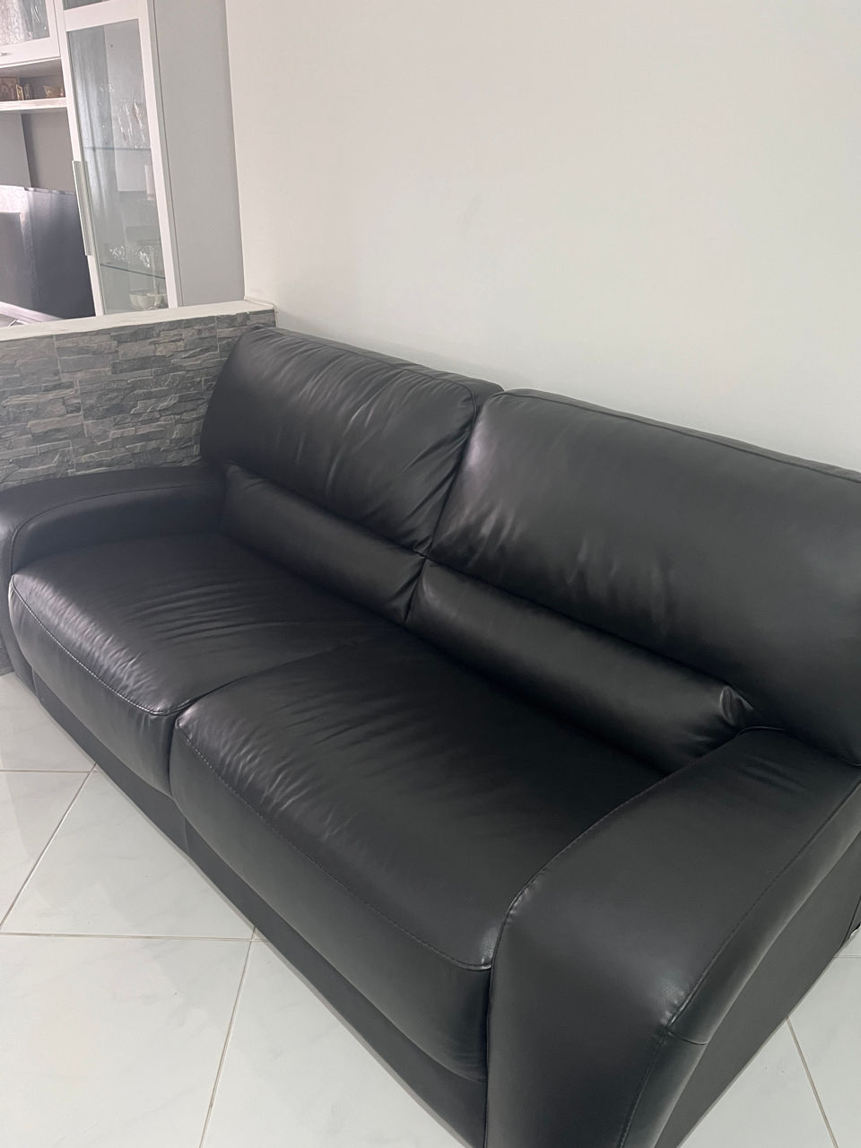 Vând canapea din piele