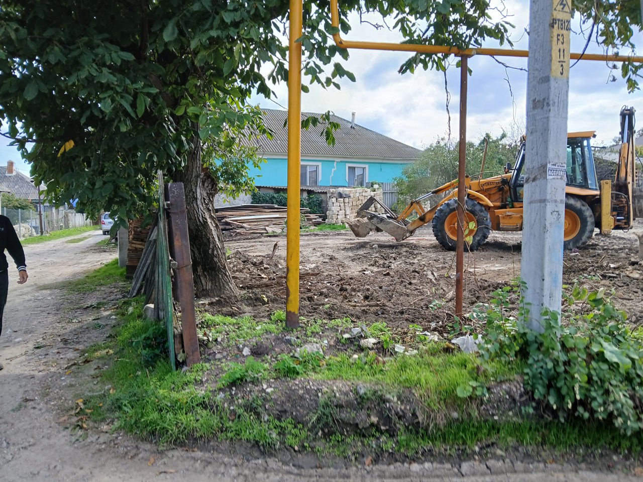 5 are construcție casa +fintina.