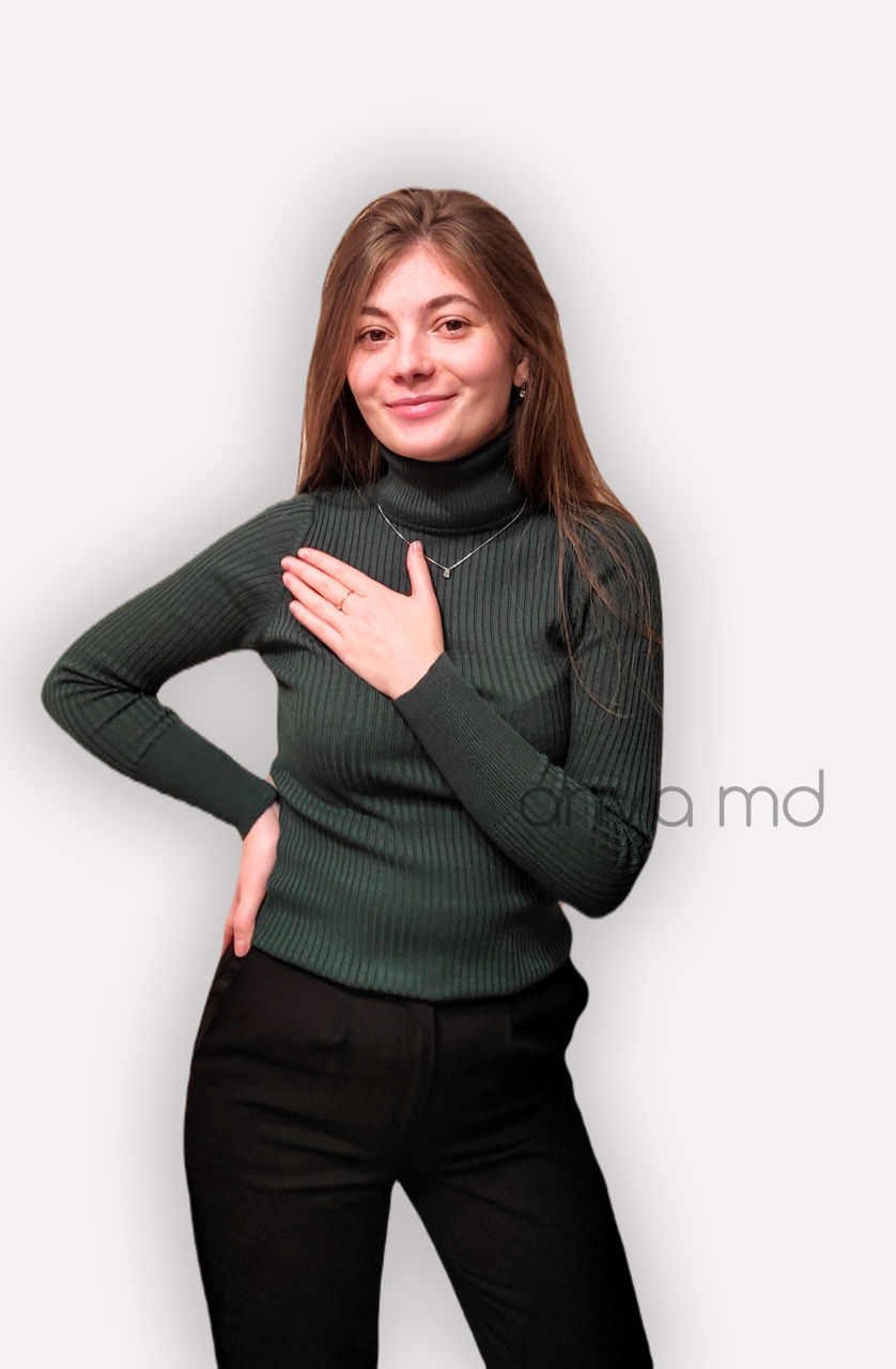 Женская водолазка тёмно-зеленая