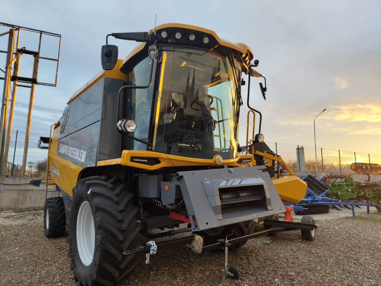 Schimba combina veche pe una noua! Sampo Comia C8 (210c.p.)