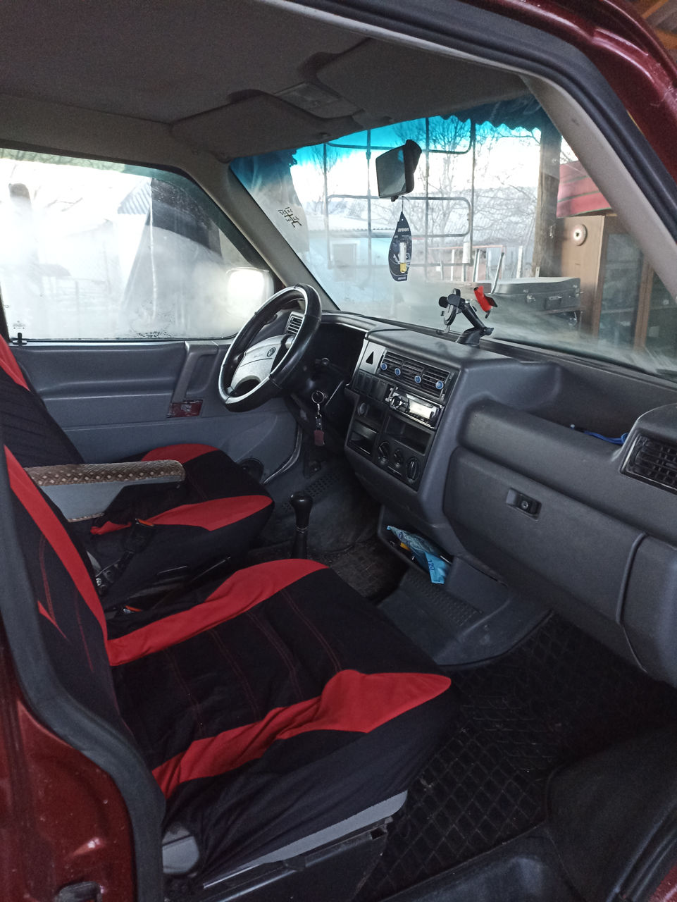 Volkswagen Caravelle 1997 г. с пробегом 379000 км, Дизель, 4200