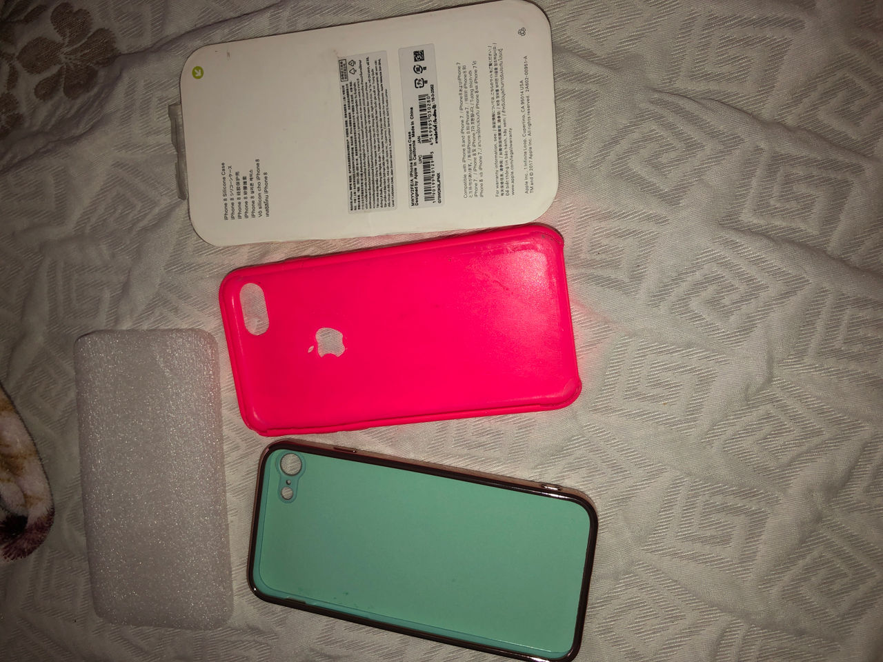 Vând huse iPhone 7/8