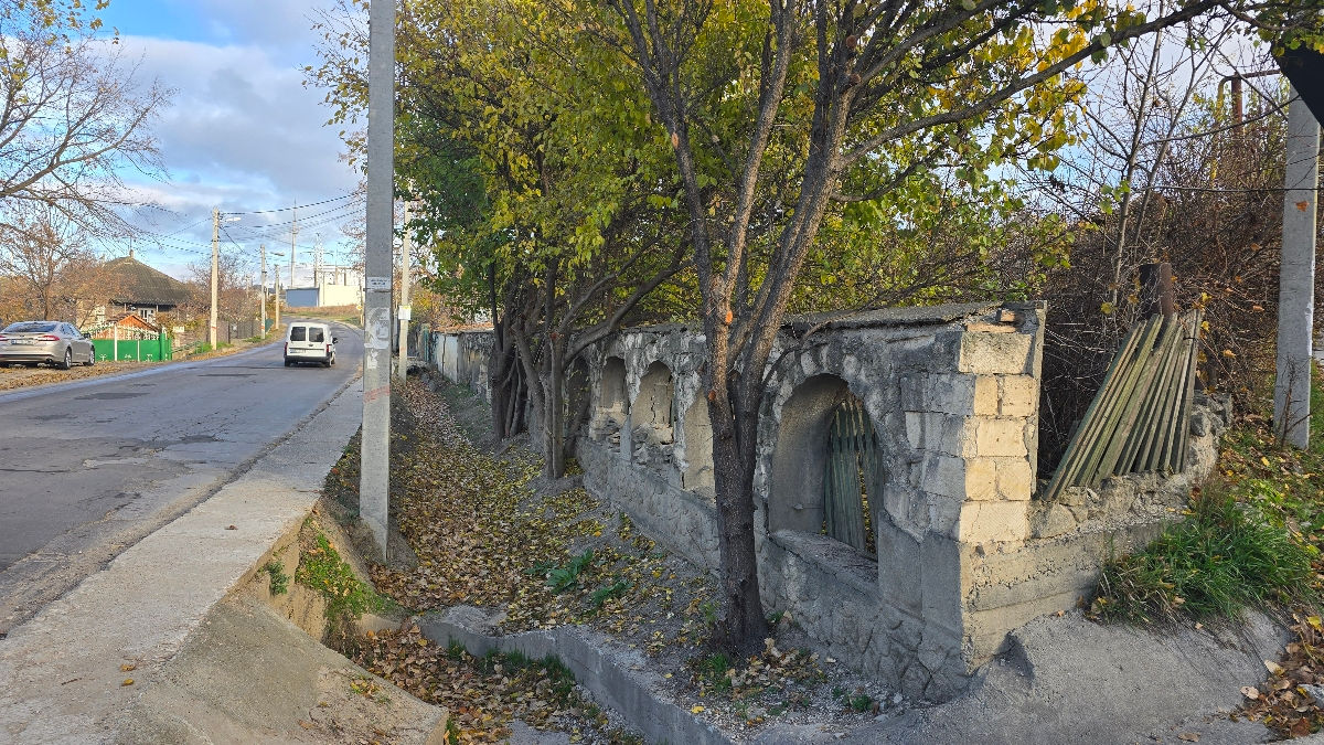 Teren mare pentru comerț sau complex de case/bloc