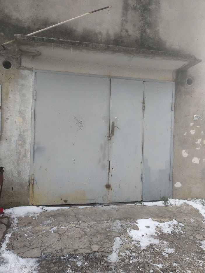 Vând garaj capital!