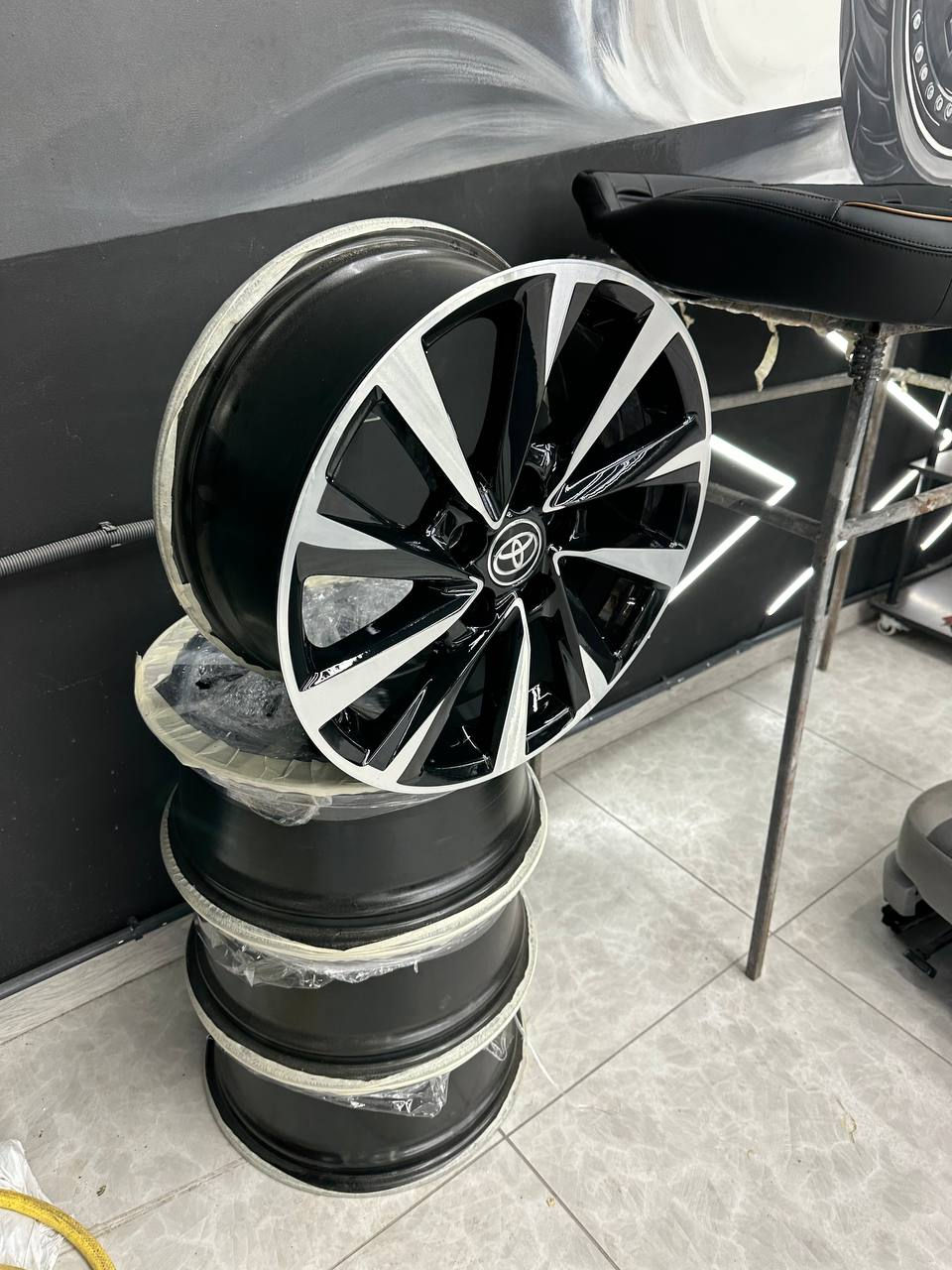 Jante originale Toyota R17, noi!