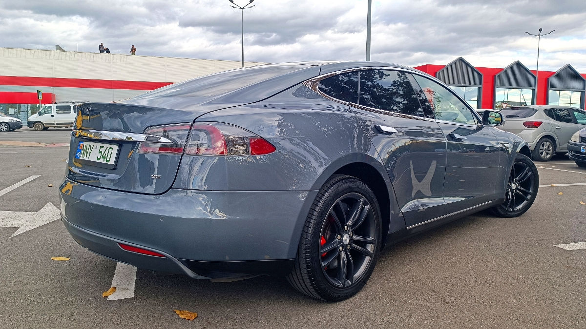 Tesla Model S an. 2015 cu rulaj 174000 km, Electricitate, 14900