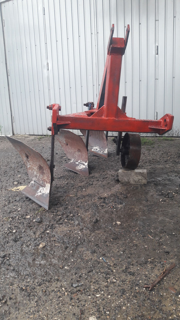 Plug la mini tractor