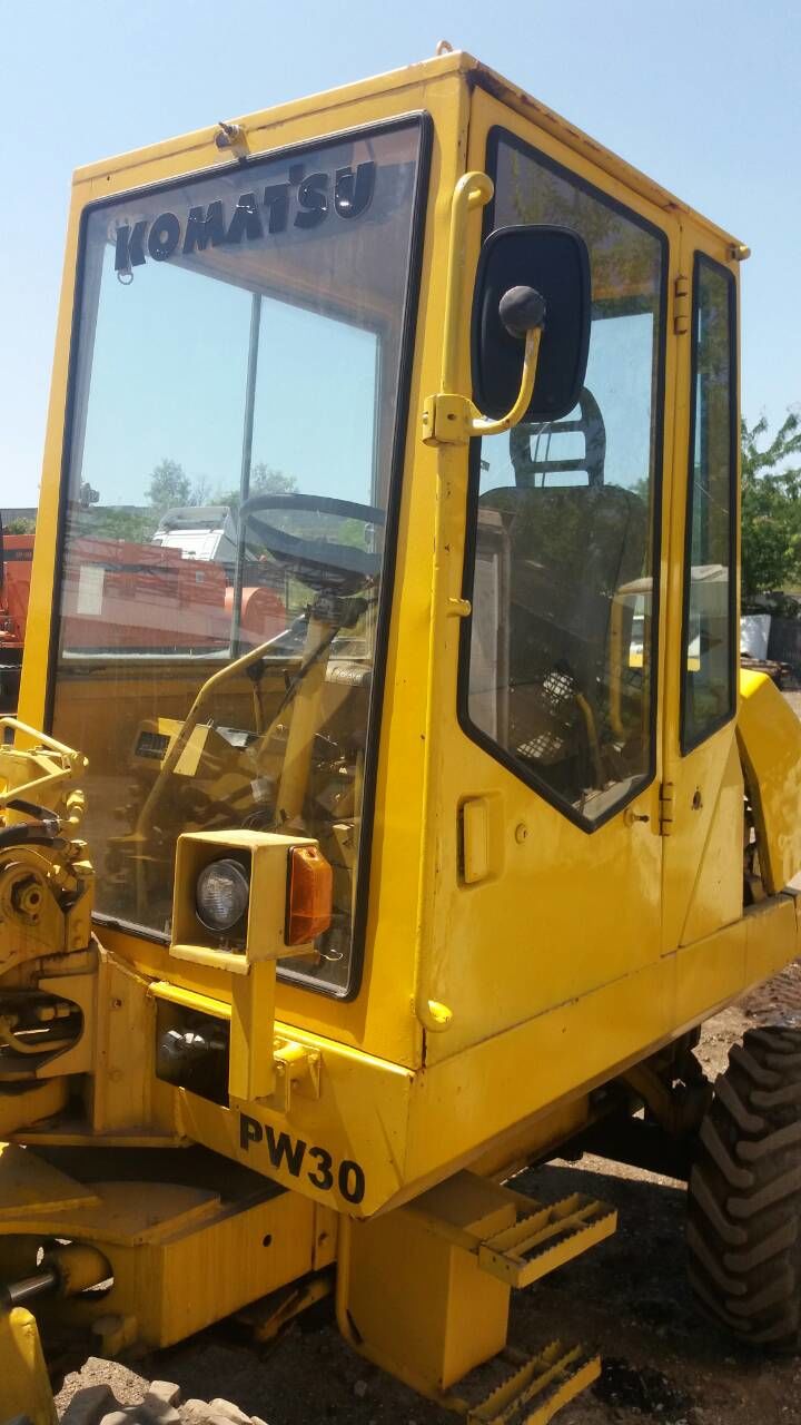 Экскаватор Komatsu PW 30