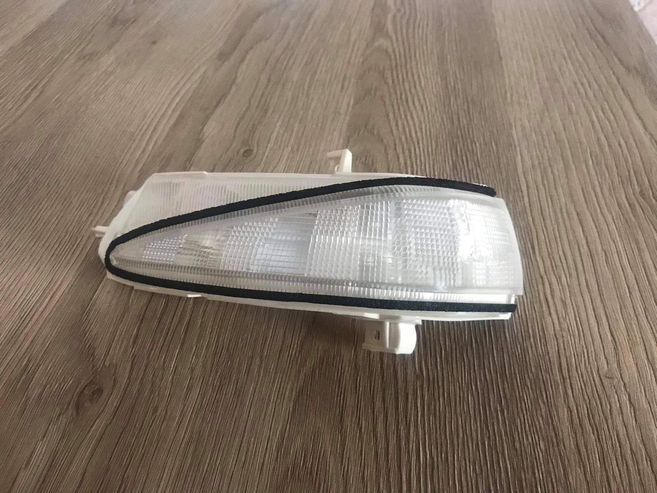 Левый повторитель поворотника зеркала Honda Civic Hibrid