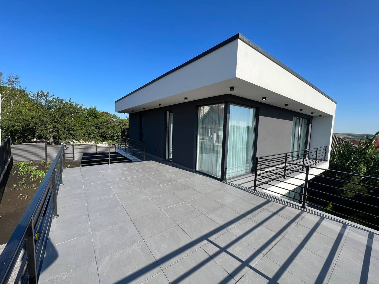 Tohatin casa in stil hi-tech 6 ari euro reparatie