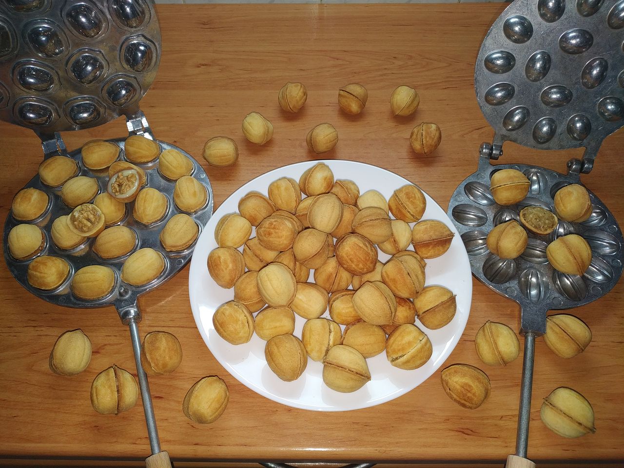 Forma vafe. forma fursecuri si biscuiti nuci, ciuperci, conuri, ghinda ...