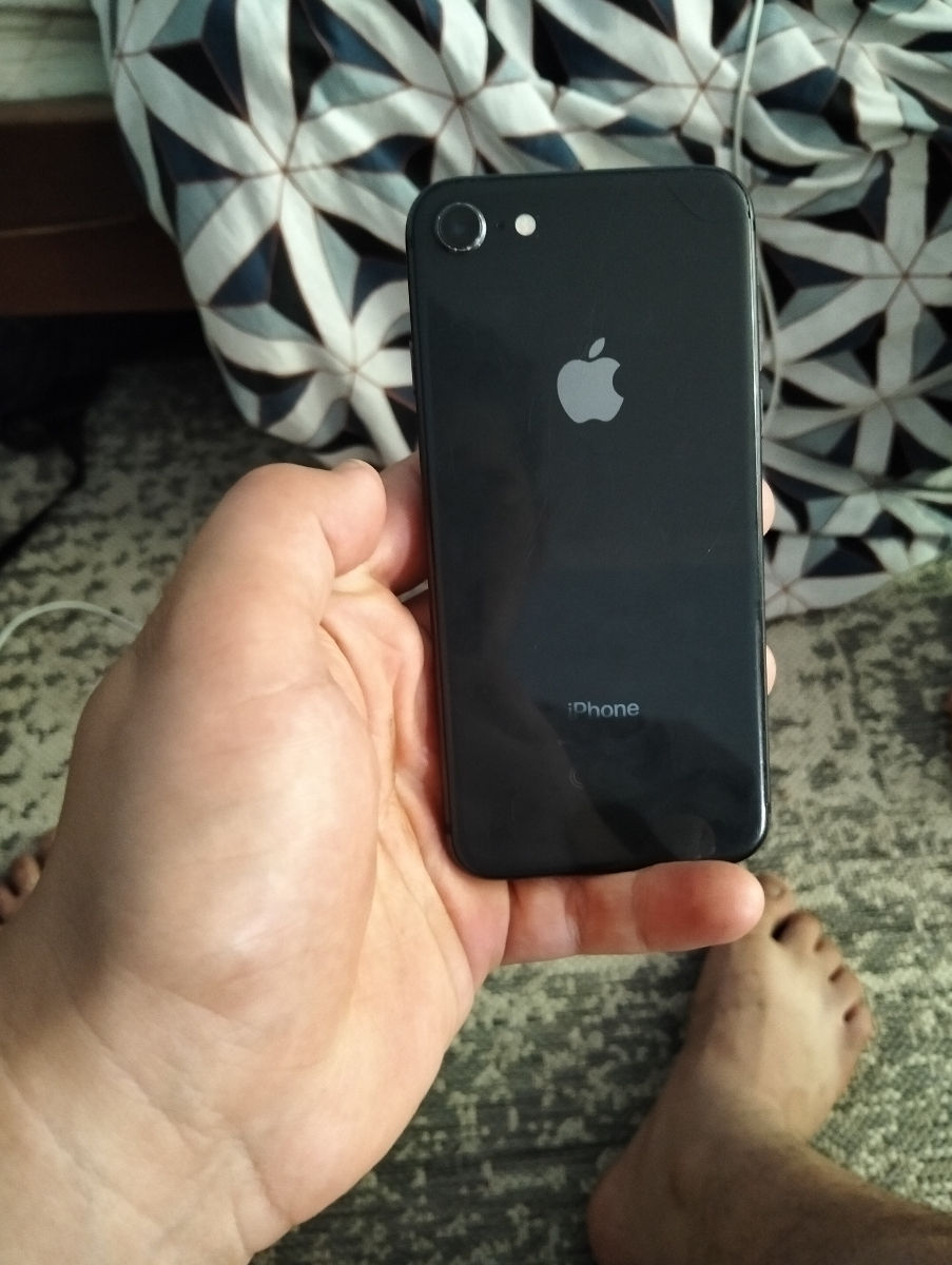 iPhone 8 64 g