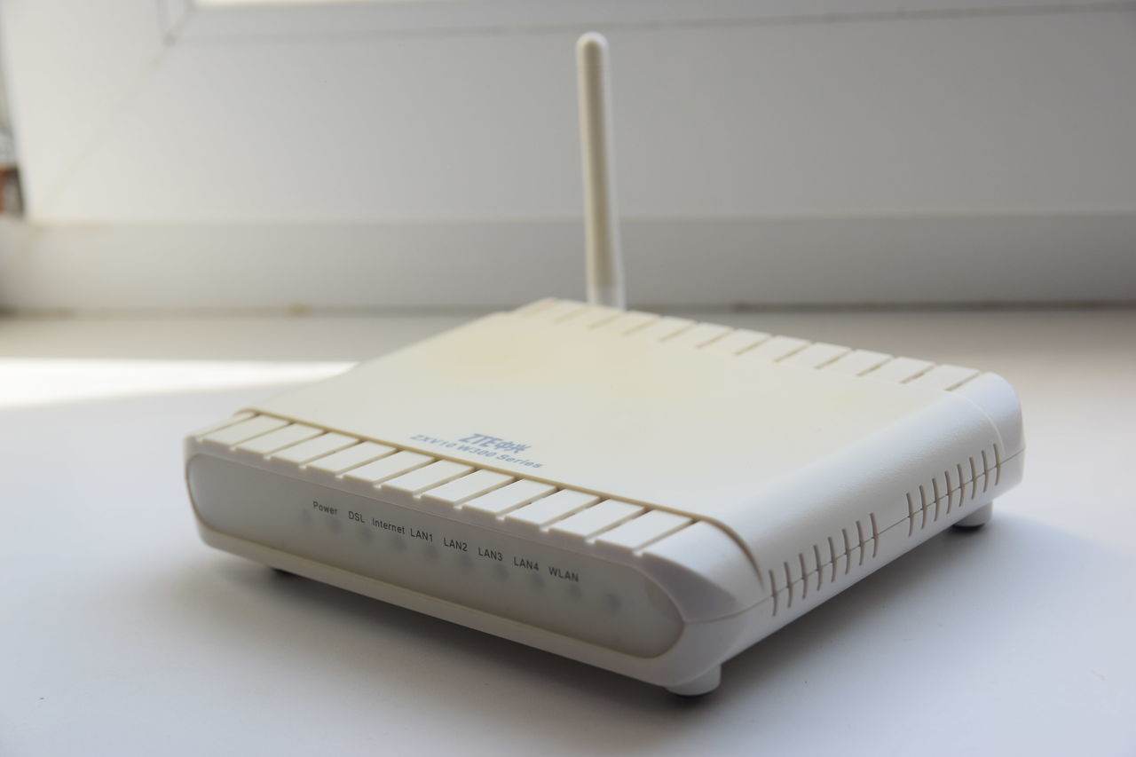Modem ADSL ZTE ZXV10 w300/ WiFi ( Moldtelecom )