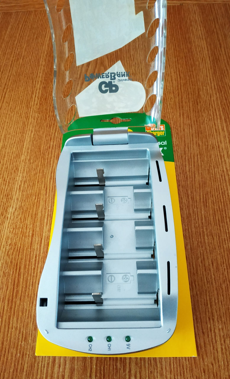 Зарядное устройство GP PowerBank universal GPPB19