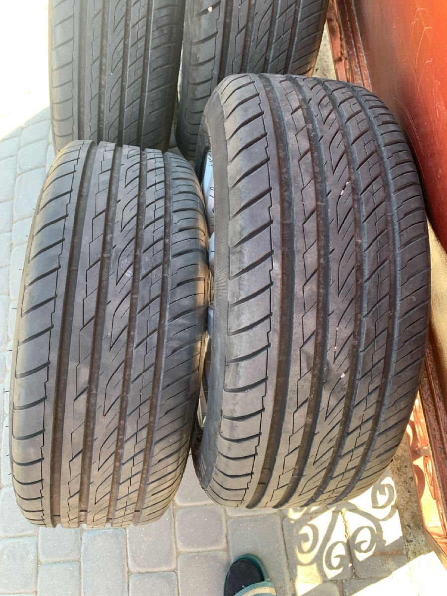 Резина 225/55/16..