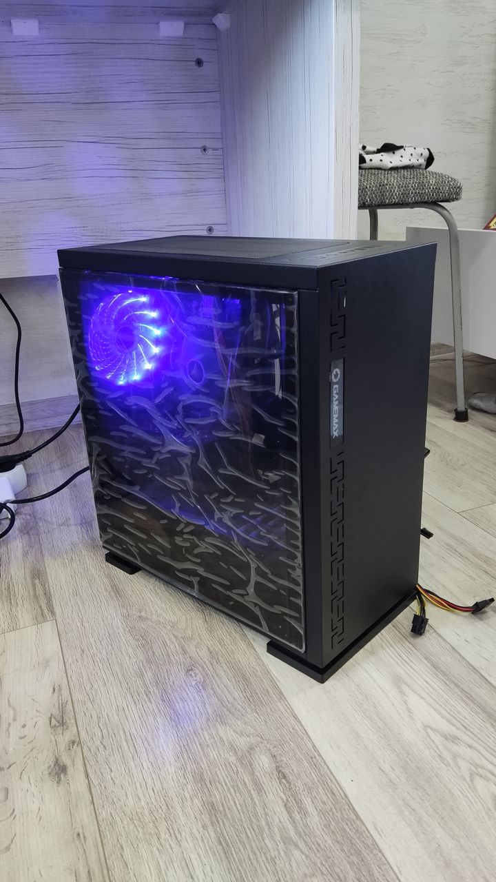 PC Intel i5 2400 3.4Ghz, R9 270X 2gb