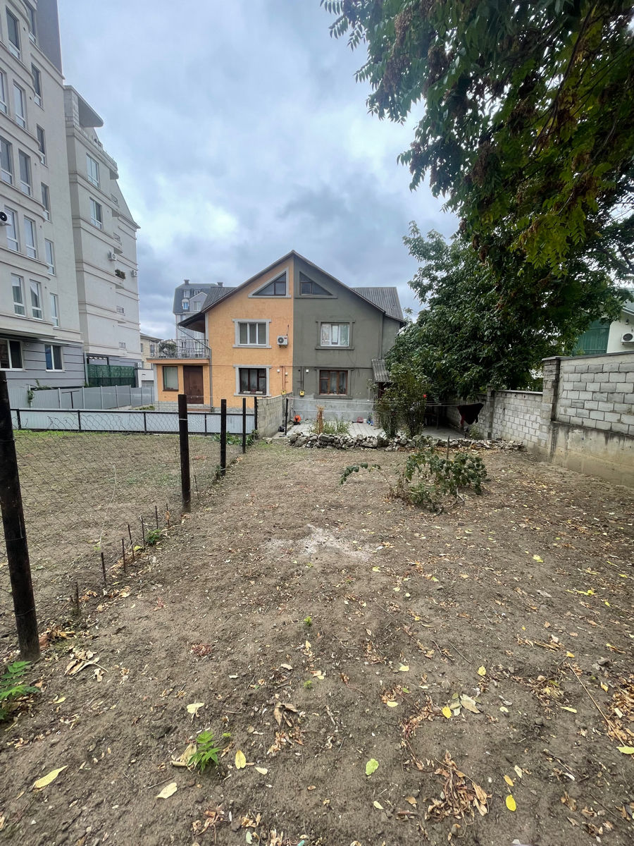 Se vinde teren pentru construcție str. Moara Roșie