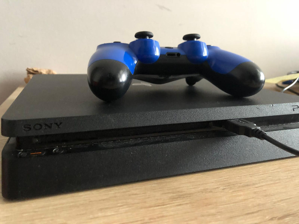 PS 4 slim