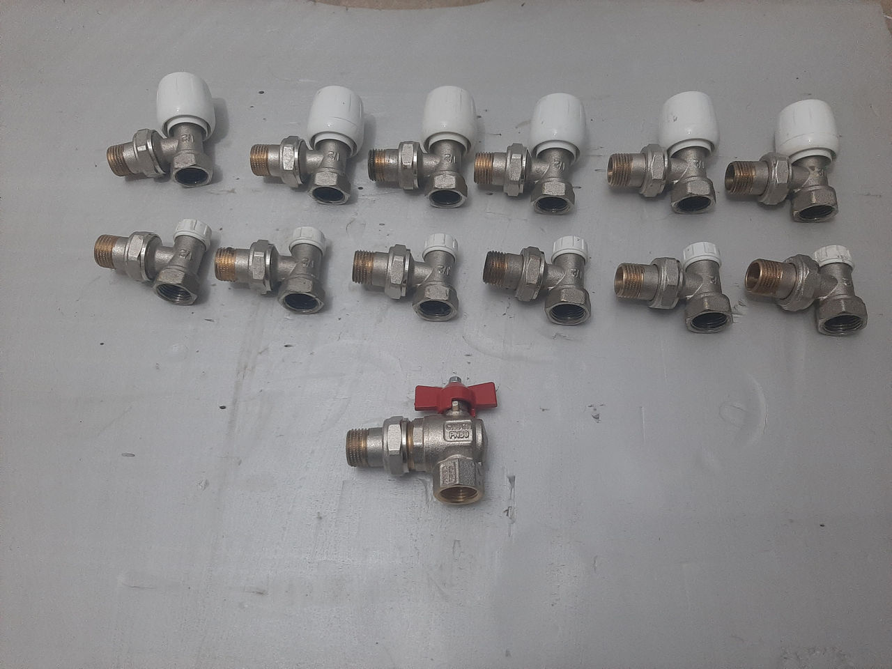 Продам угловые краны 1/2 для радиаторов Robinet coltar calorifer 1/2