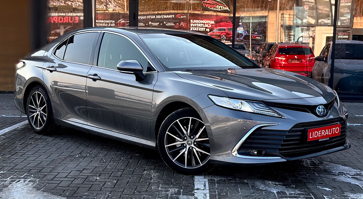 Toyota Camry an. 2023 cu rulaj 170000 km, Hybrid, 23450