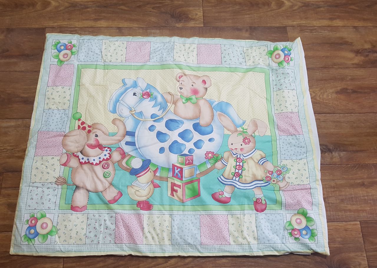 Детское одеяло в пододеяльнике.