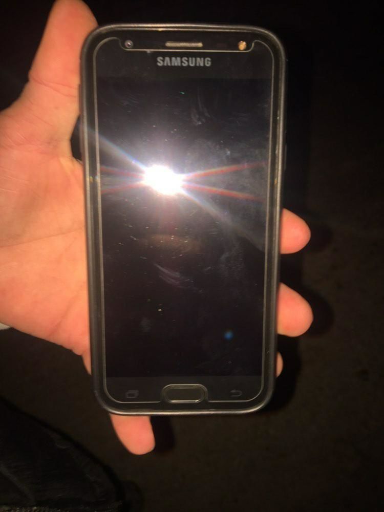 Schimb telefon Samsung j3 2017 2/16g păstrat starea 9/10 bateria 8/10 cunpărat din magazin 3999 lei