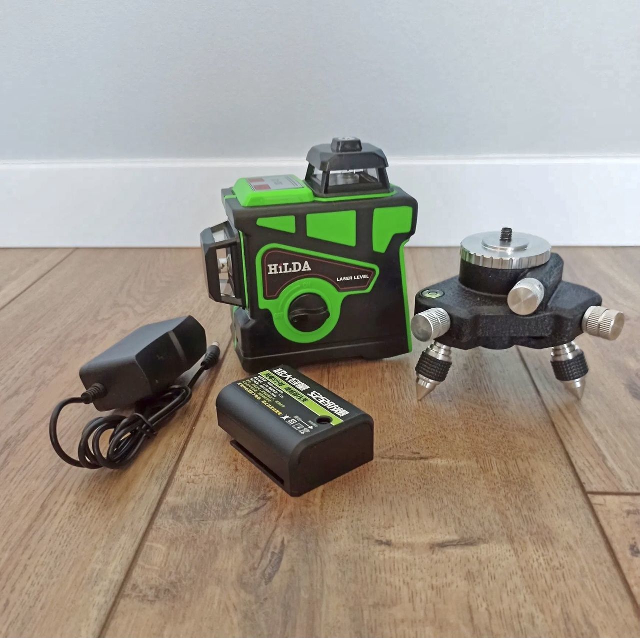 Laser HiLDA 3D 12 linii + 2 acumulatoare + tripod + livrare gratis