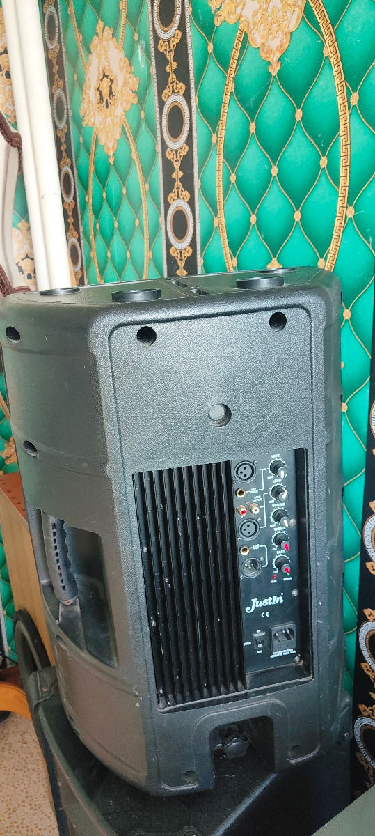 Продам колонка есть стройный блетуз жастин идеально рабочия играет ...