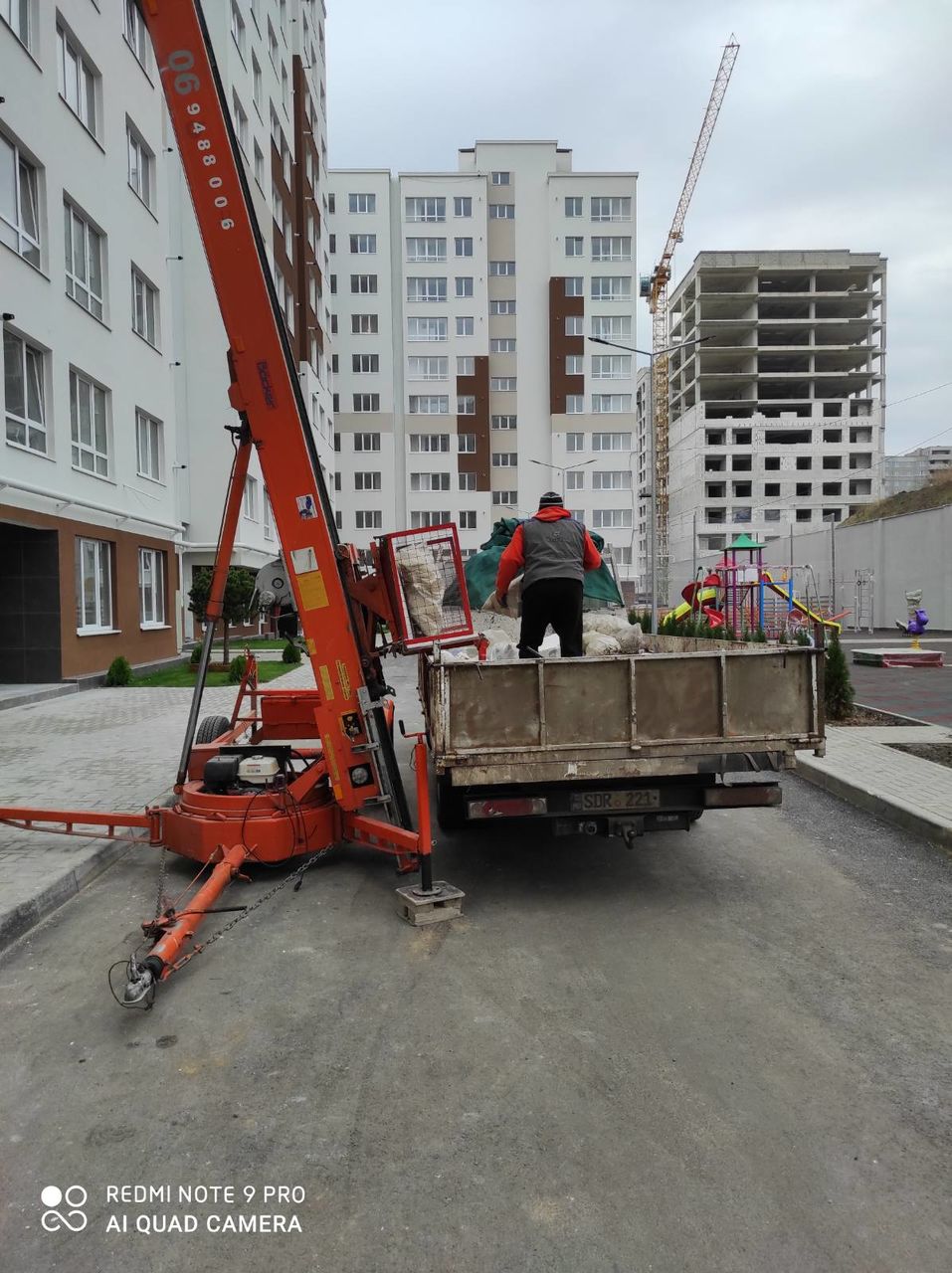 Lift mobil, auto lift de ridicare a materialelor de constructii