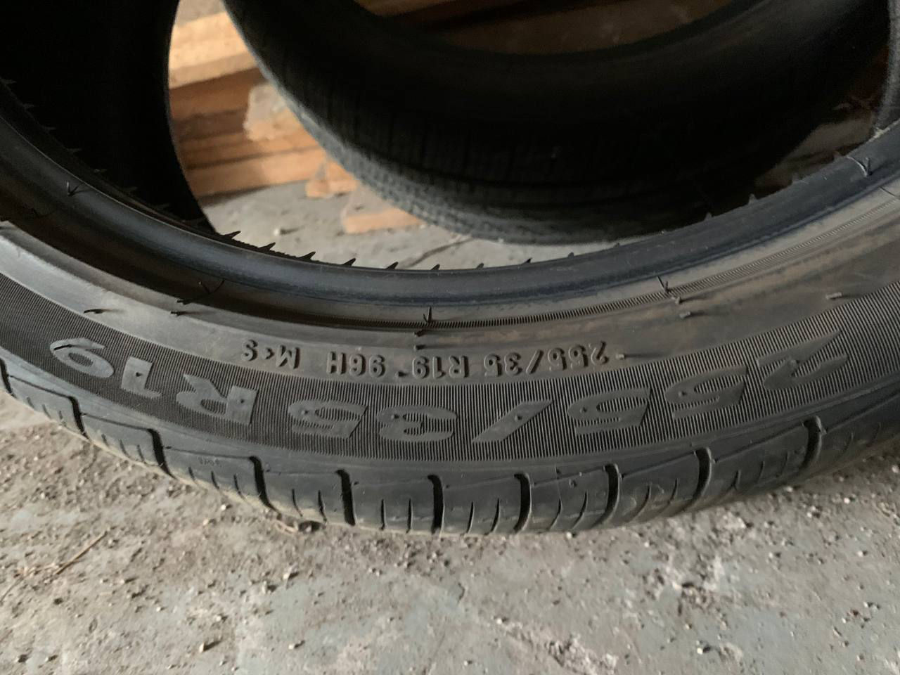 Pirelli Cinturato 255/35/19