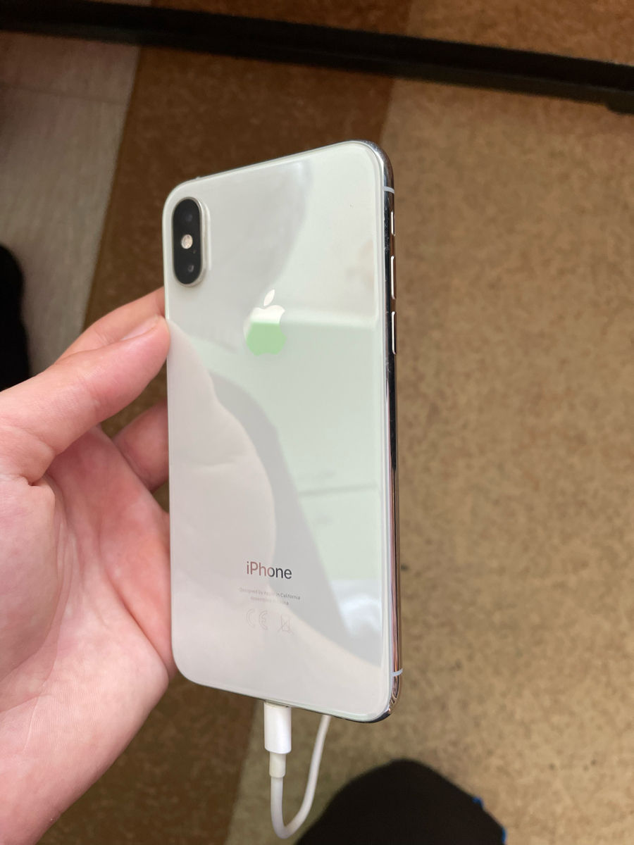 Vând IPhone XS 6500 lei