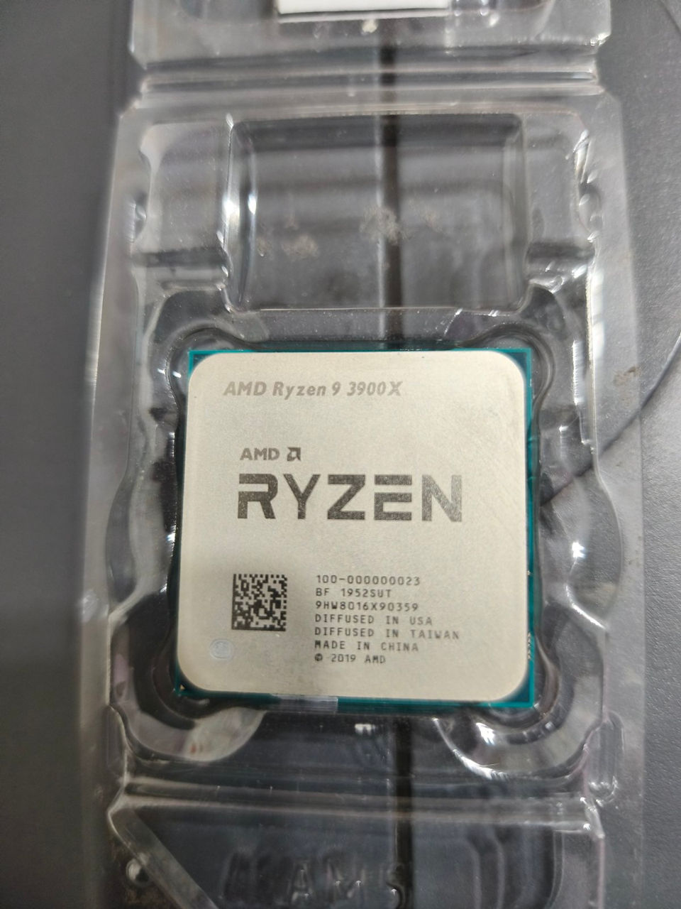 Ryzen 9 3900X 12 nuclee / 24 torente