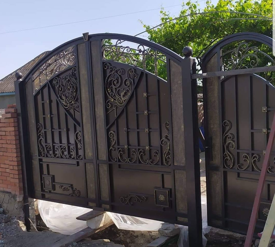 Porti din fer forjat si balustrade la comanda