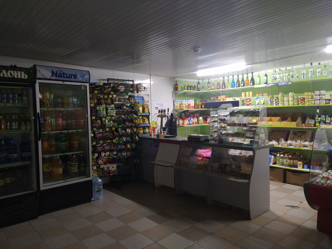 Magazin alimentar/bar