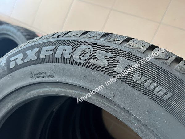 R18 235/55 RoadX RxFrost WU01