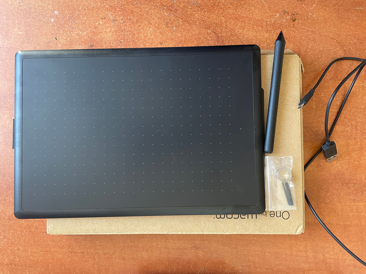 Tabletă grafică pentru desen artistic la calculator