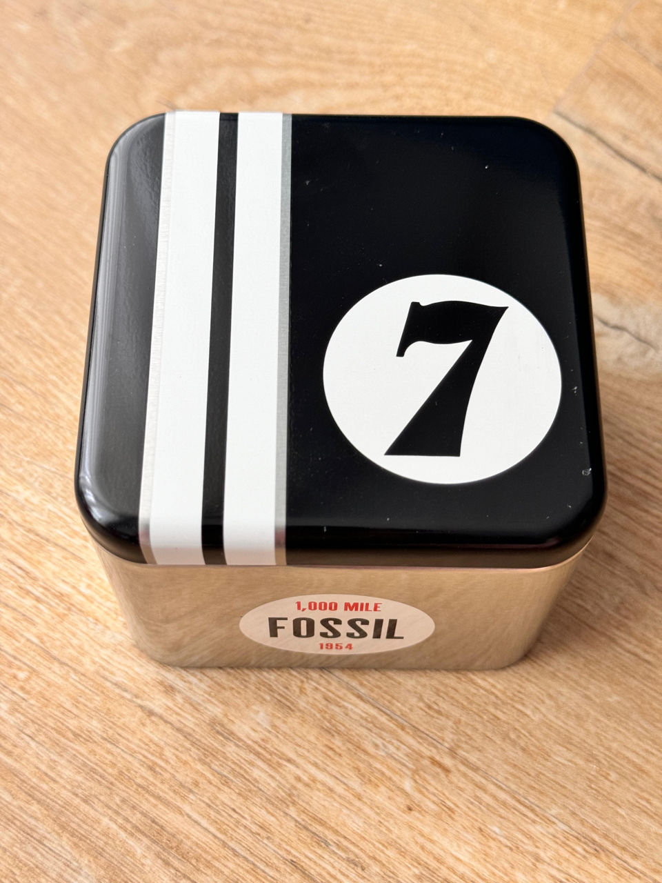 Часы Fossil, Armani Exchange.