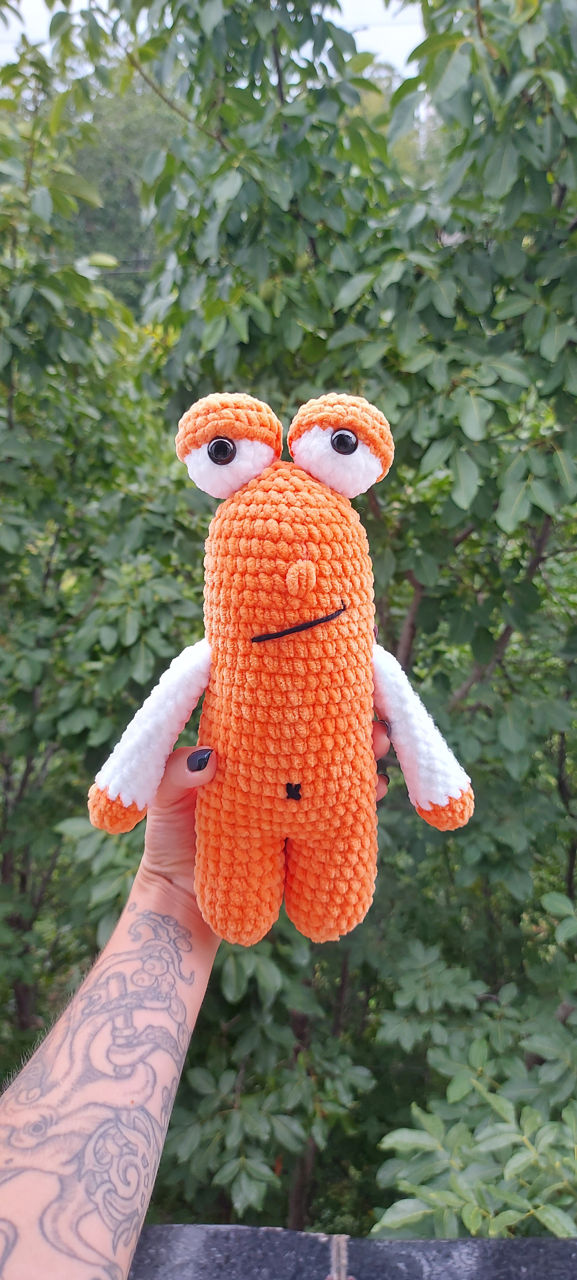 Вязаная игрушка монстрик